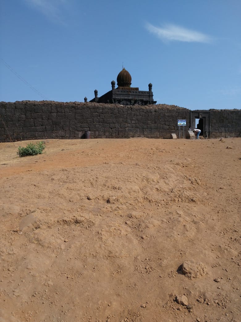 Historic Raigad Fort One Day Trip from Mumbai by Cab | Best Itinerary